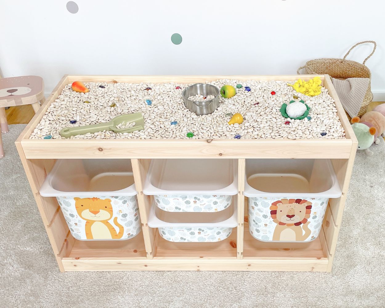 IKEA Hack: Spielerisches Lernen mit dem Montessori Sinnestisch